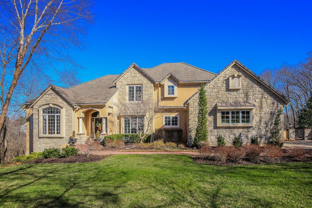 240LakewoodFront-1500 | Lee's Summit Lake Homes